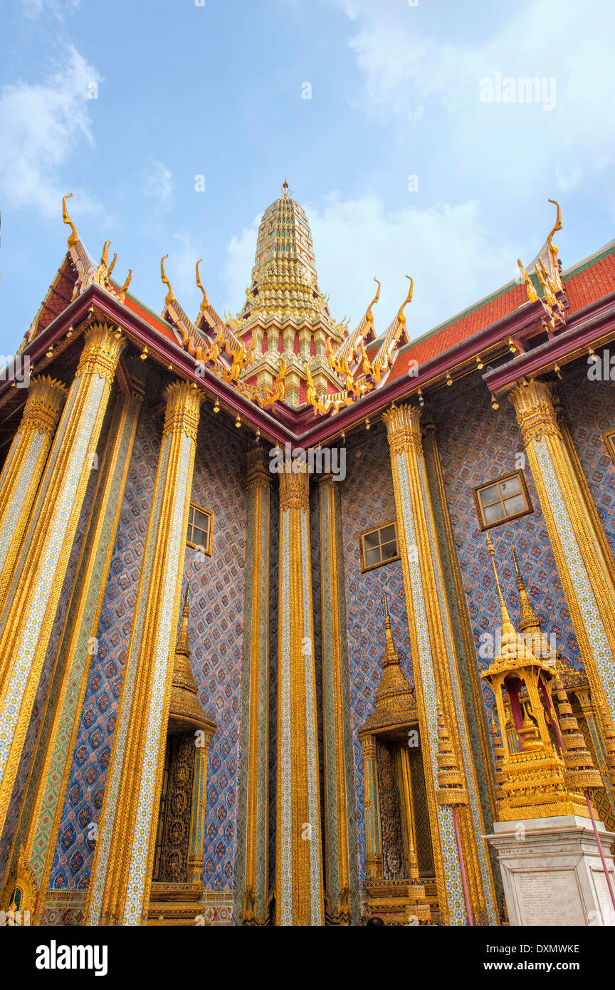 Phra Mondop in the Wat Phra Kaeo complex, Grand Palace, Bangkok ...