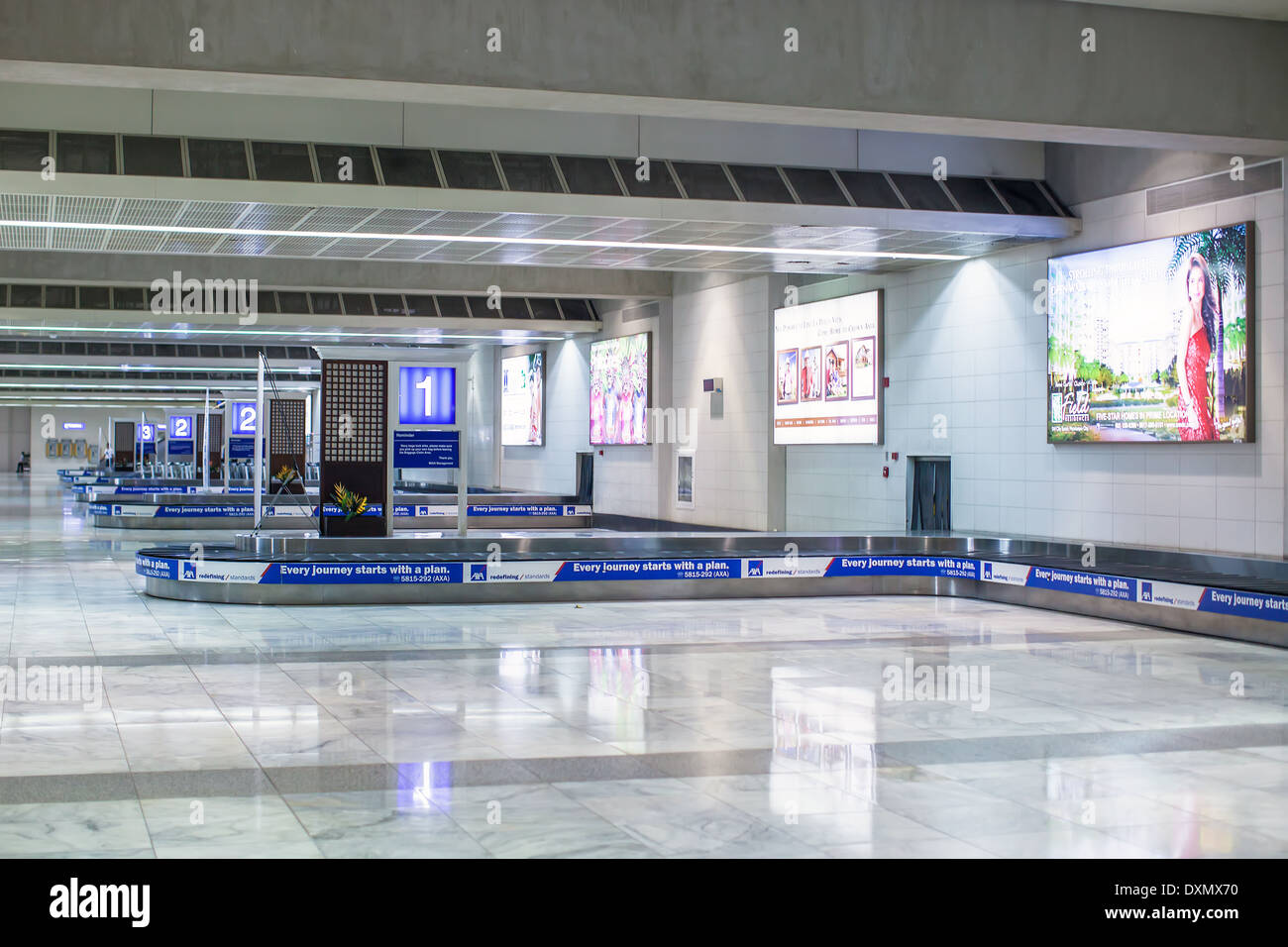 Baggage carousel at the airport Stock Photo - Alamy