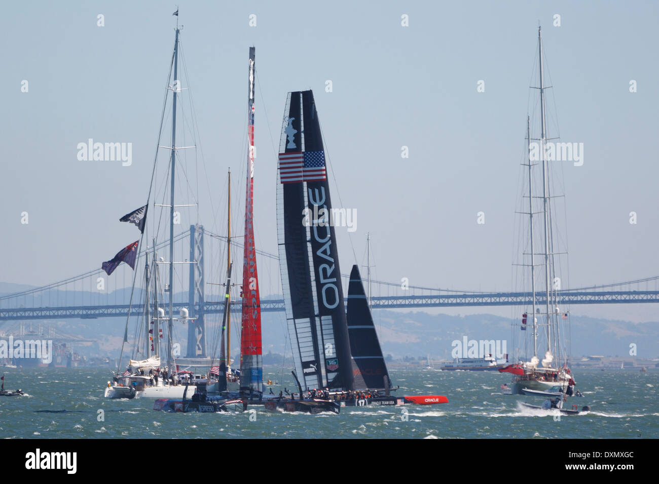 Oracle Team USA skippered by James Spithill and Emirates Team New ...