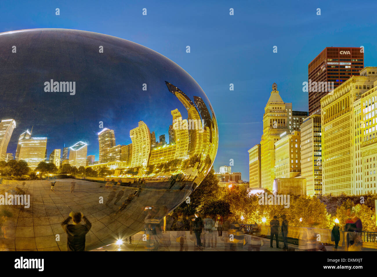 Cloud gate sculpture in millennium park hi-res stock photography and ...