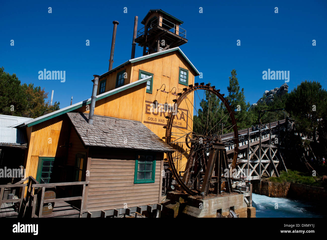 Log flume ride theme park hi-res stock photography and images - Alamy