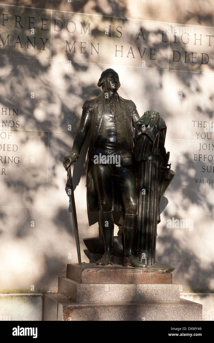 George Washington statue at the Tomb of the Unknown Soldier ...