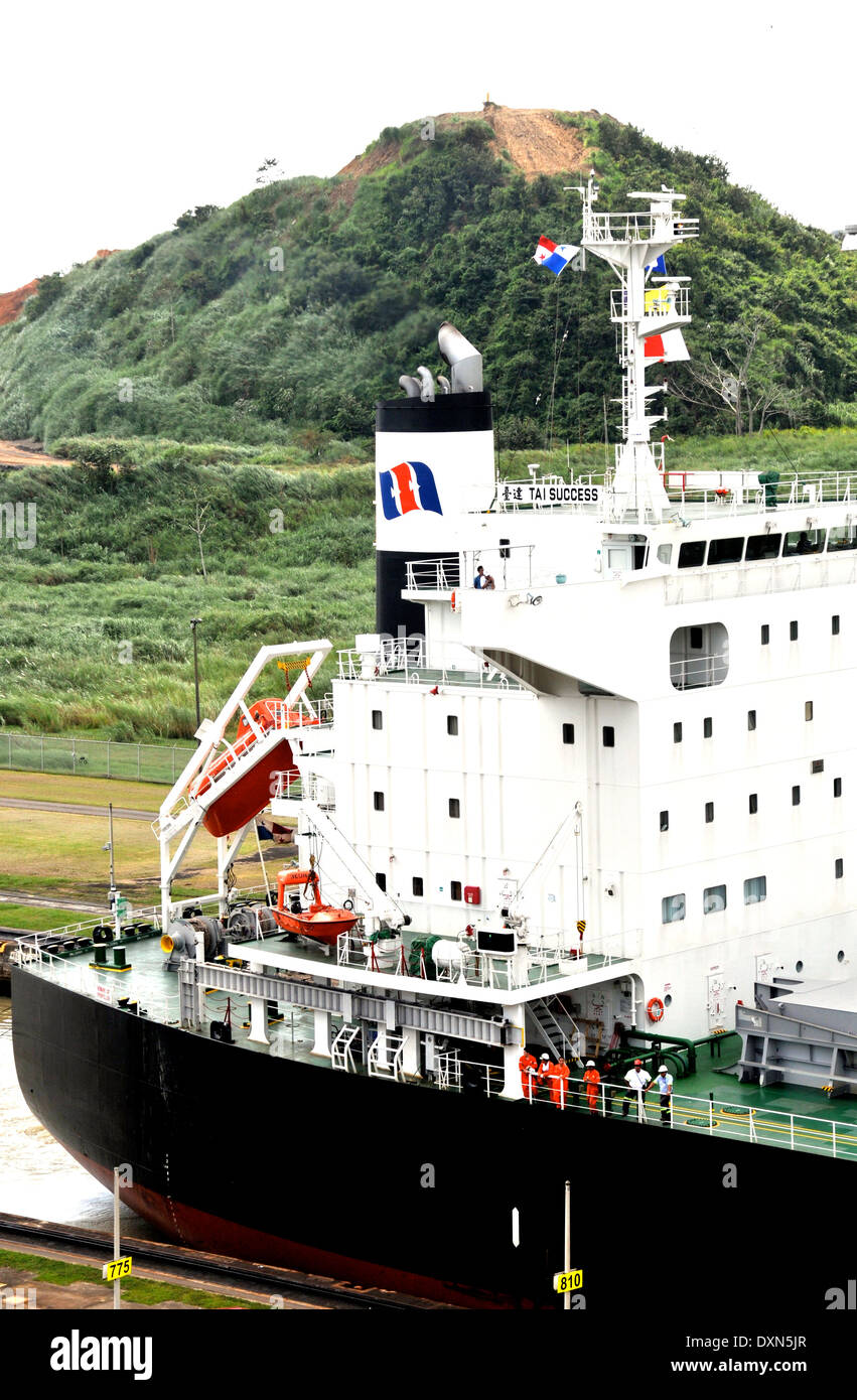 Tai Success ship entering in Miraflores locks of Panama canal Stock ...