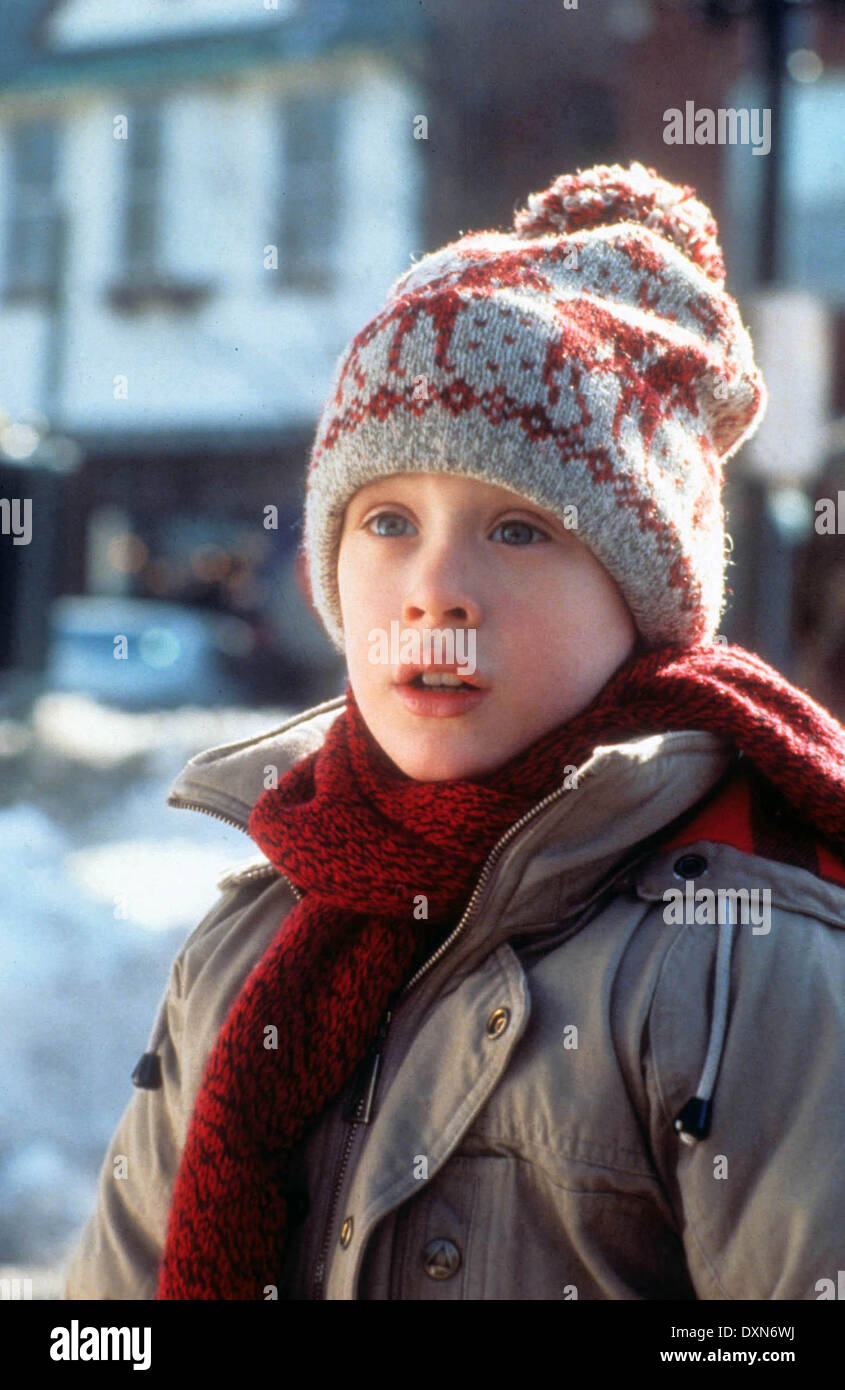 Macaulay culkin home alone hi-res stock photography and images - Alamy