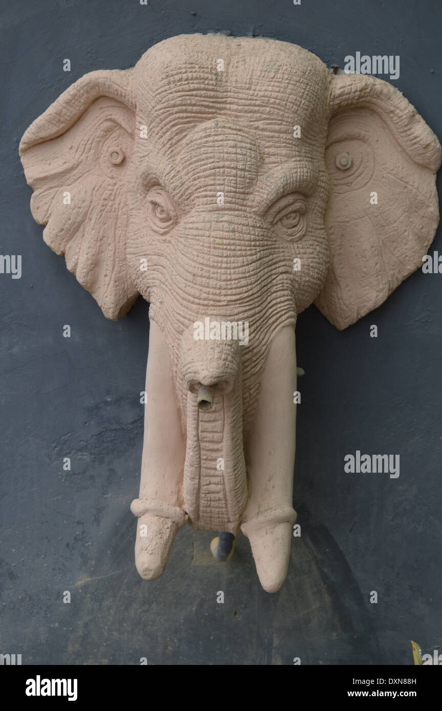 Clay elephant hi-res stock photography and images - Alamy
