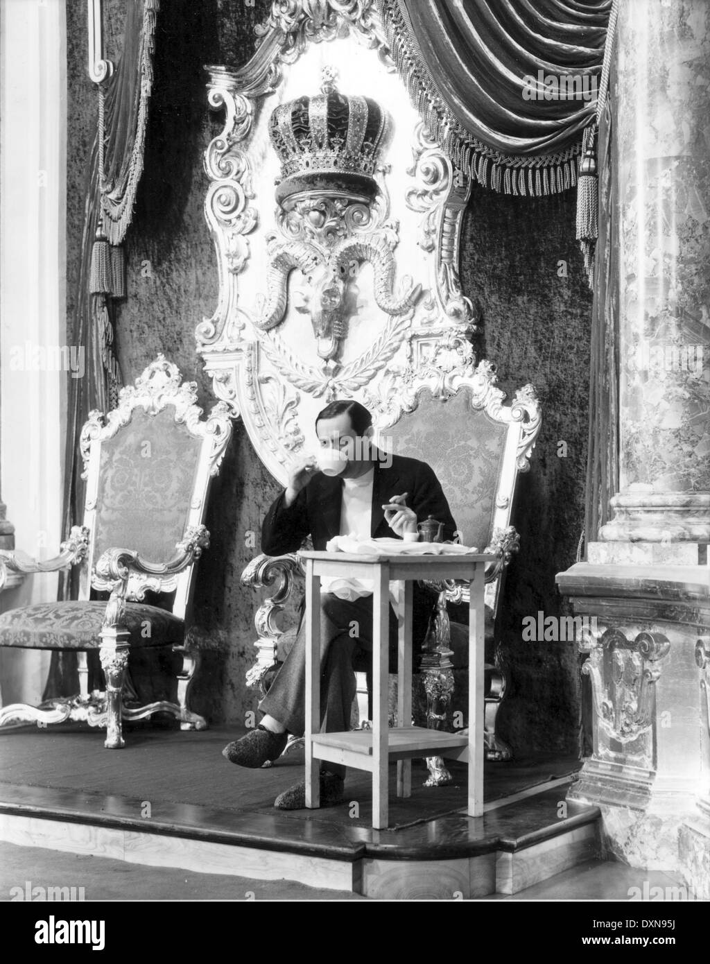 ERNST LUBITSCH on the set of THE LOVE PARADE Stock Photo - Alamy