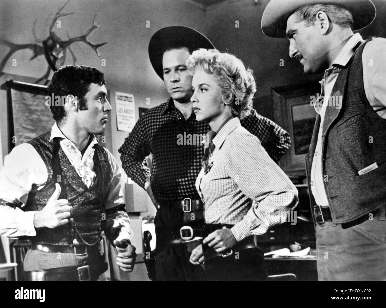 Gunslinger hi-res stock photography and images - Alamy