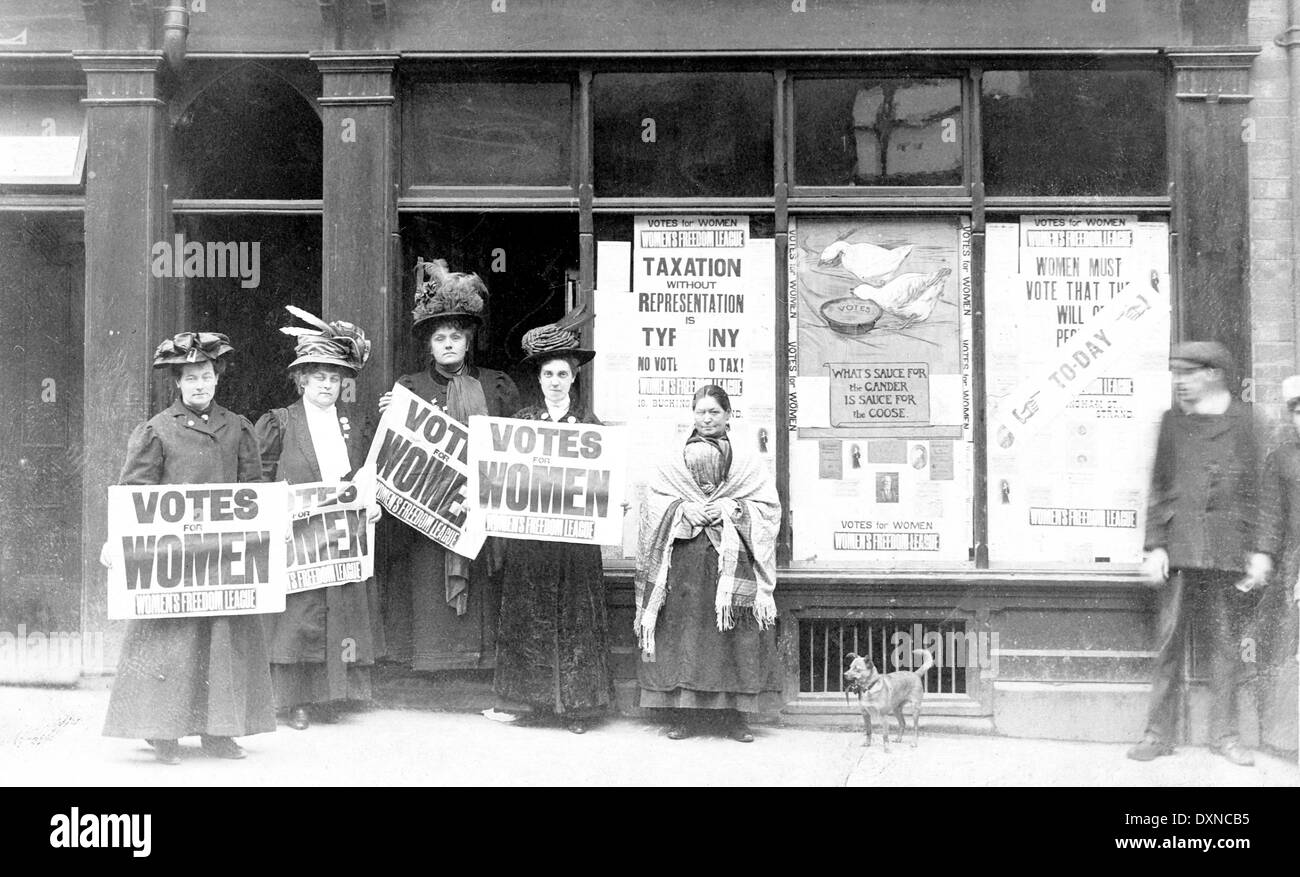 Votes for women hi-res stock photography and images - Alamy