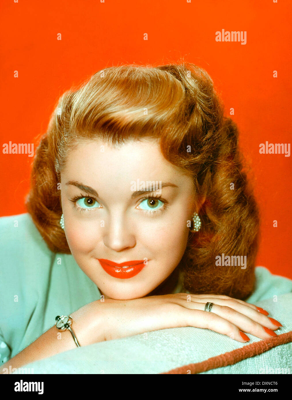 Esther williams swimming hi-res stock photography and images - Alamy