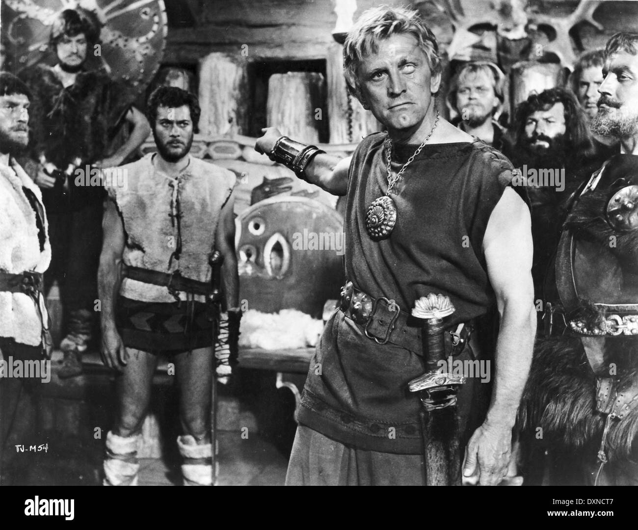 Vikings 1958 tony curtis kirk hi-res stock photography and images - Alamy