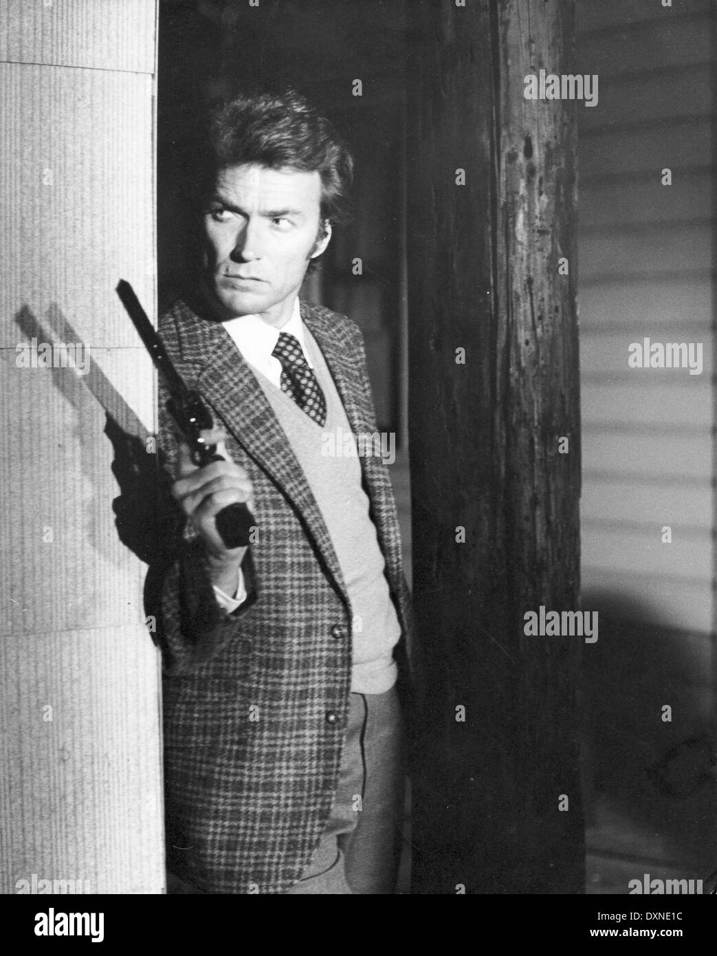 Clint eastwood dirty harry 1971 hi-res stock photography and images - Alamy