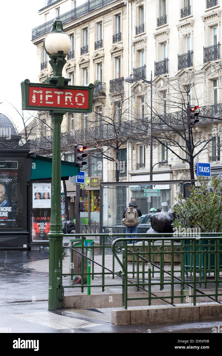 Paris metro logo hi-res stock photography and images - Alamy