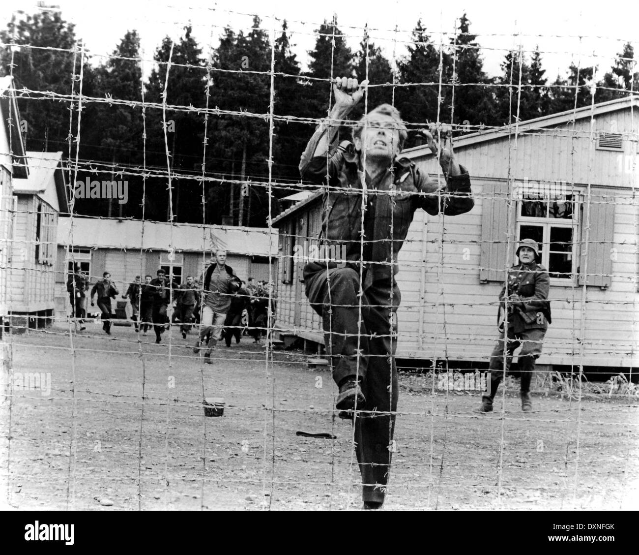 Steve mcqueen the great escape film Black and White Stock Photos ...