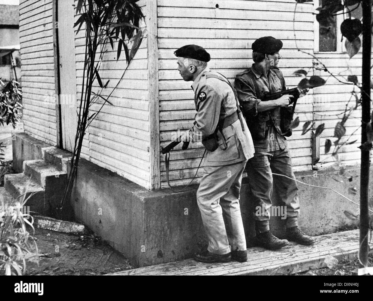 GUNS AT BATASI Stock Photo - Alamy