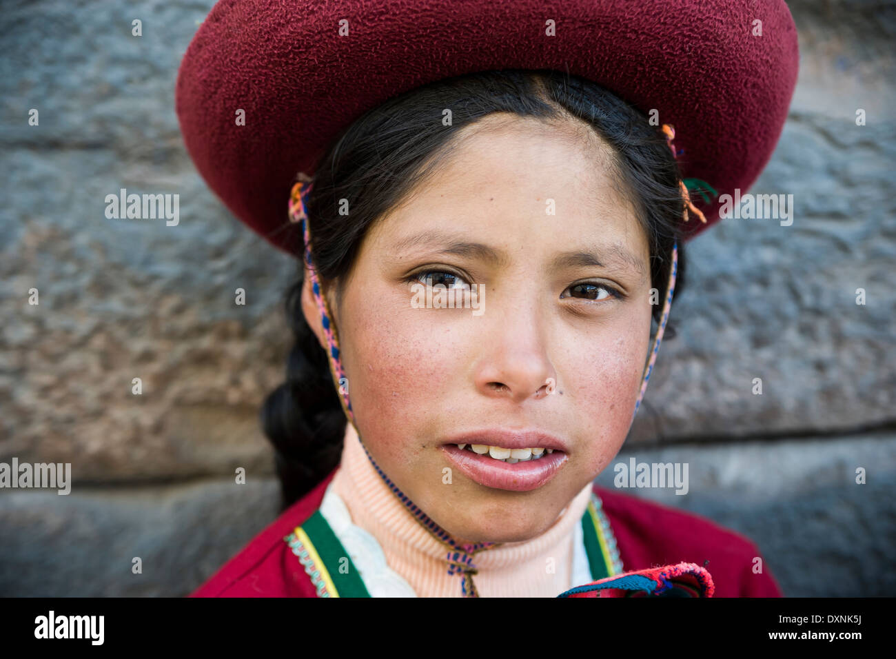 Peru, Cusco, Portrait of an Indian girl Stock Photo - Alamy