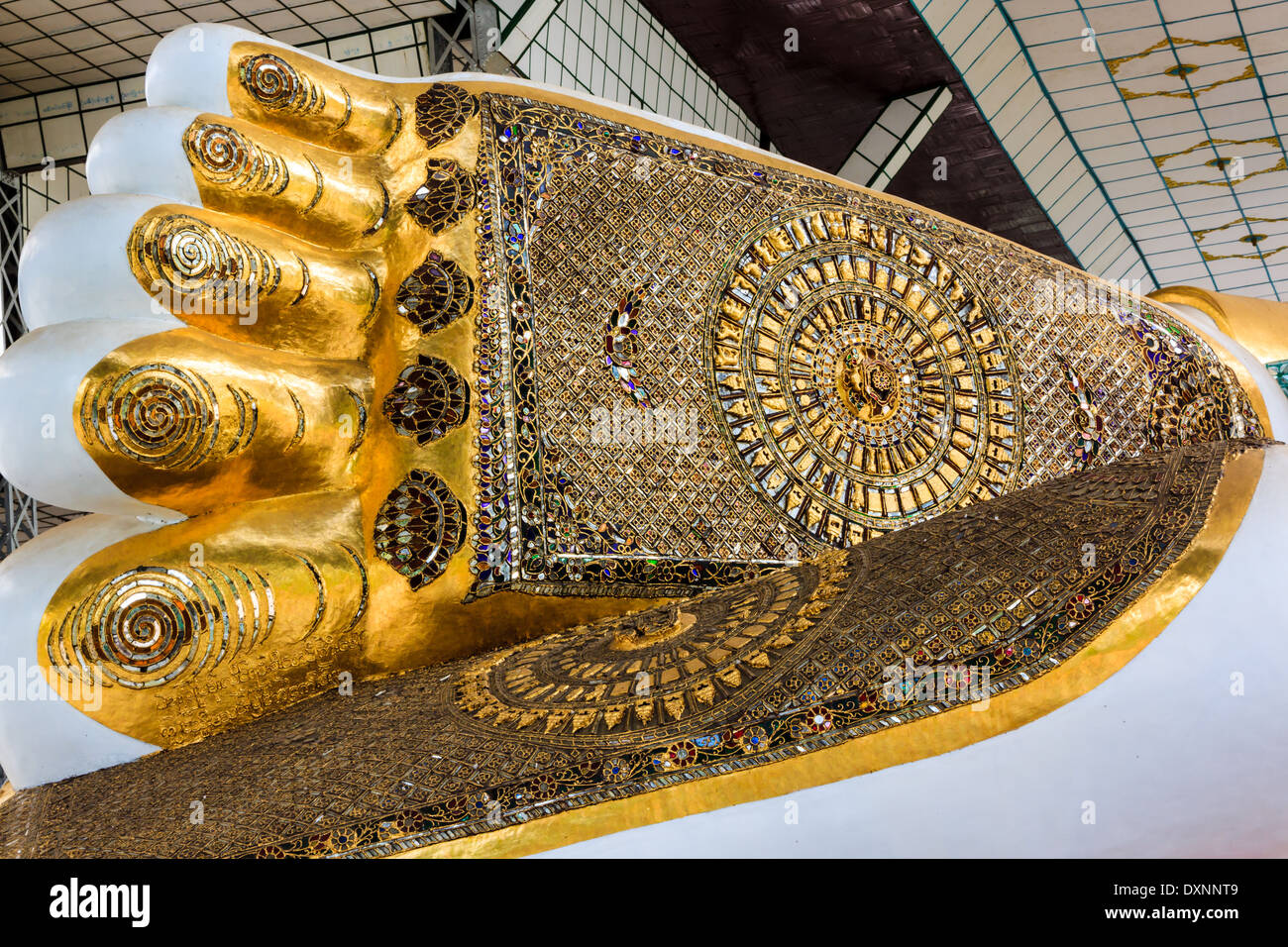 Foot of buddha hi-res stock photography and images - Alamy