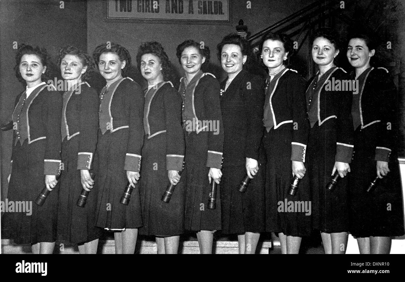 USHERETTES TWO GIRLS AND A SAILOR Stock Photo - Alamy