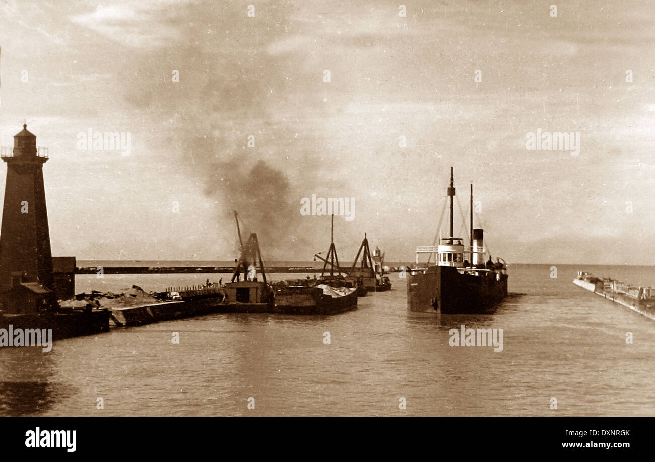 Ore docks Conneaut Ohio USA early 1900s Stock Photo - Alamy