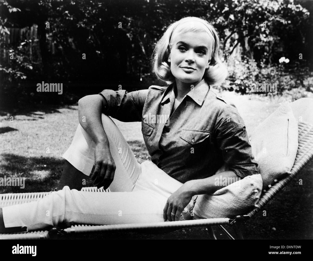Shirley eaton hi-res stock photography and images - Alamy