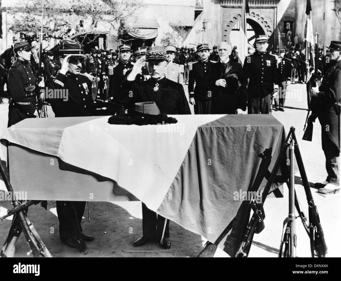 Under two flags 1936 movie hi-res stock photography and images - Alamy