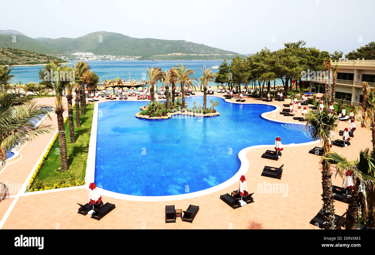 Luxury swimming pools hi-res stock photography and images - Alamy