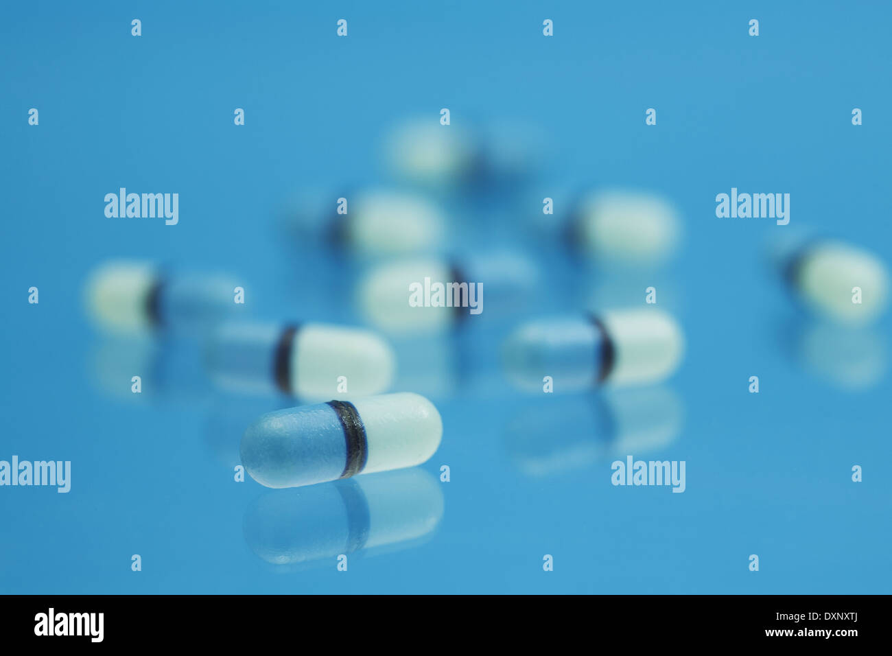 Pill capsules hi-res stock photography and images - Alamy