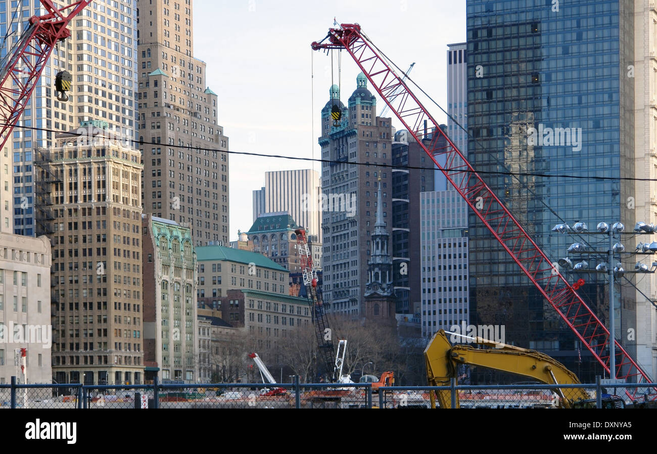 city view of New York (USA) showing a big construction site surrounded ...
