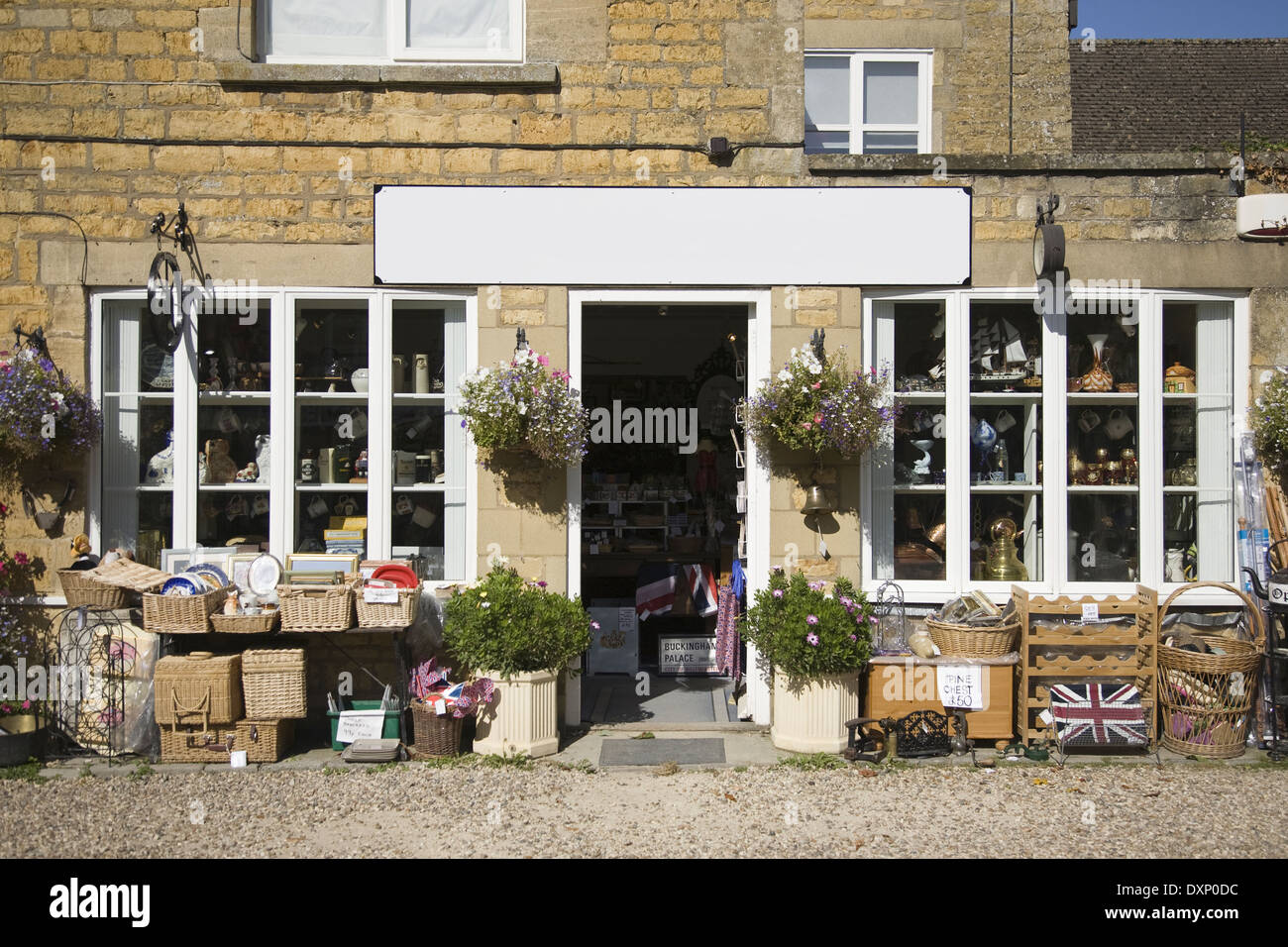 small shop in Bourton-on-the-Water a Cotsworld village,Gloucestershire ...