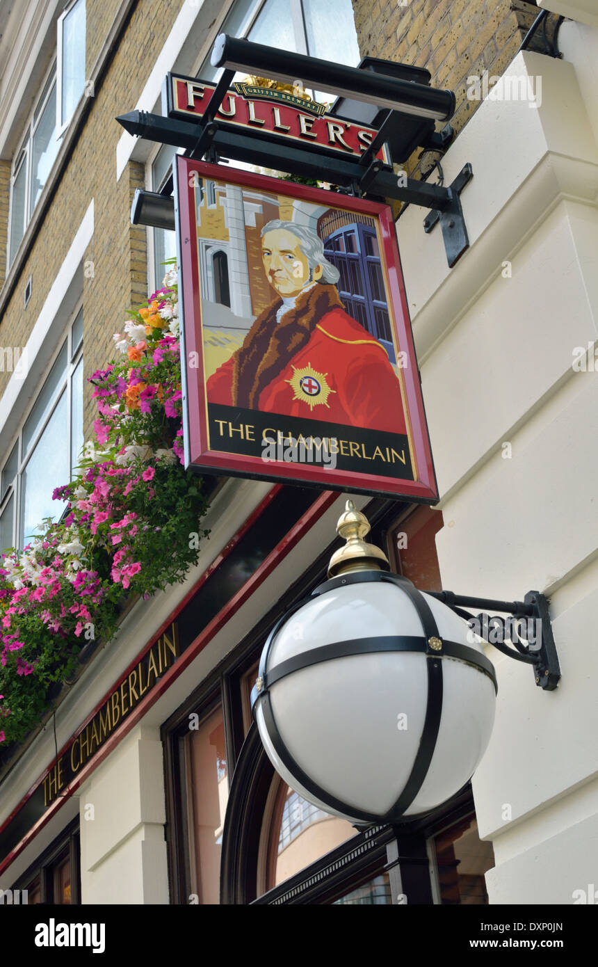 London bridge pub hi-res stock photography and images - Alamy