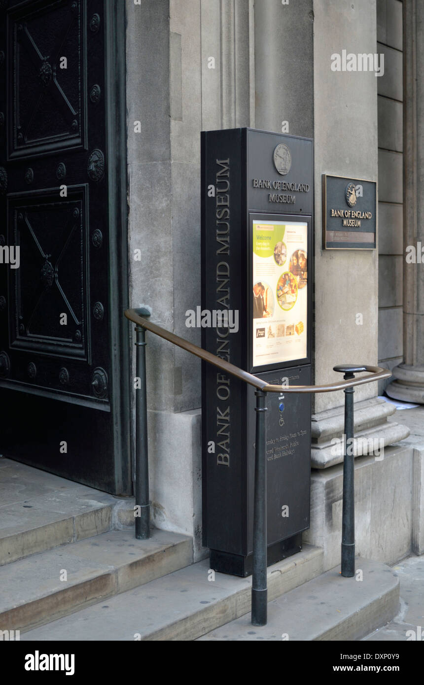 Entrance to bank of england hi-res stock photography and images - Alamy