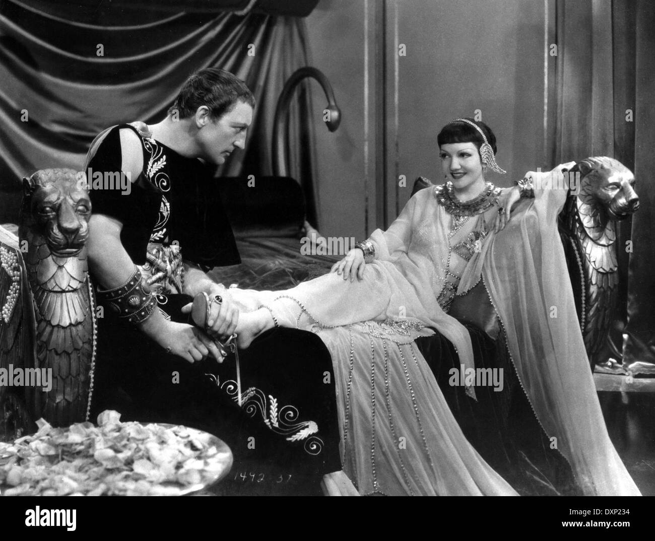 Cleopatra 1934 caesar hi-res stock photography and images - Alamy