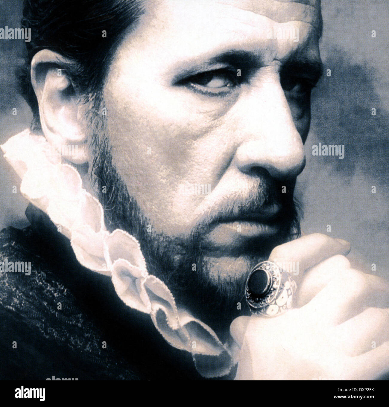 Elizabeth geoffrey rush 1998 hi-res stock photography and images - Alamy