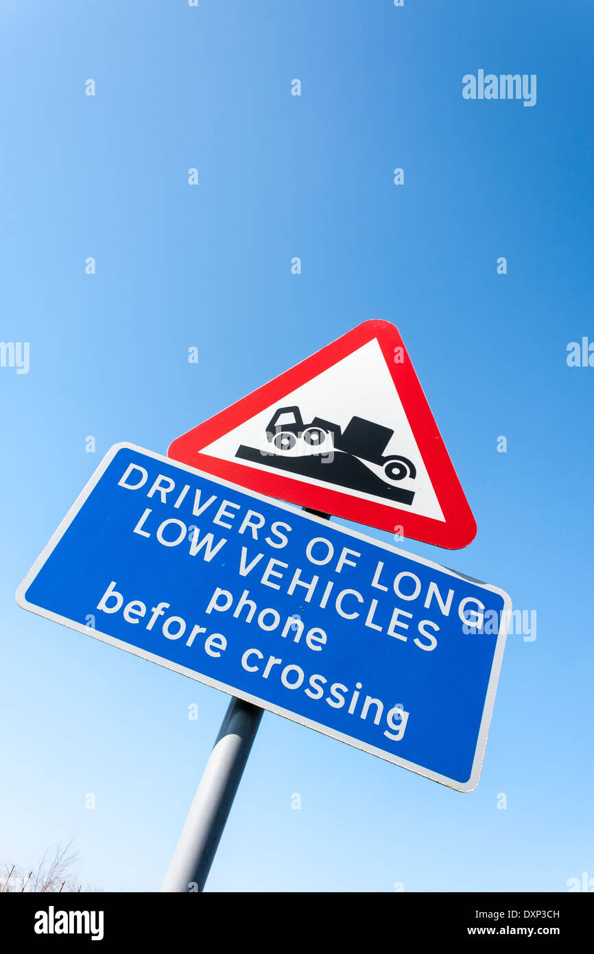 Triangular warning sign hi-res stock photography and images - Alamy