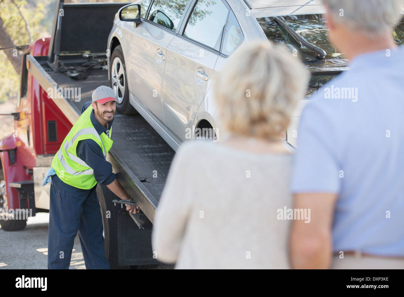 Tow truck hi-res stock photography and images - Alamy