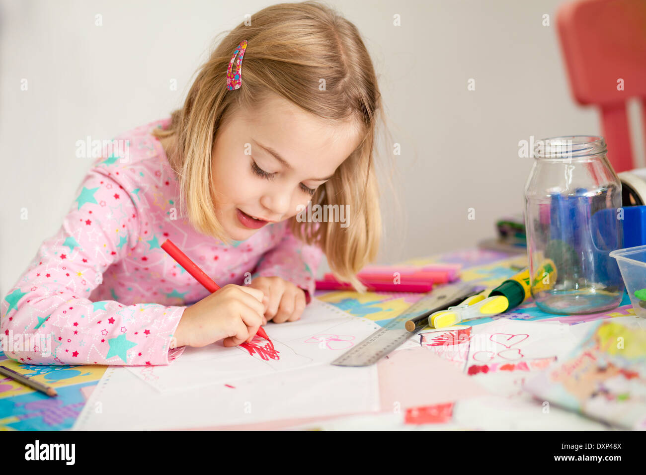 Child doing art work hi-res stock photography and images - Alamy