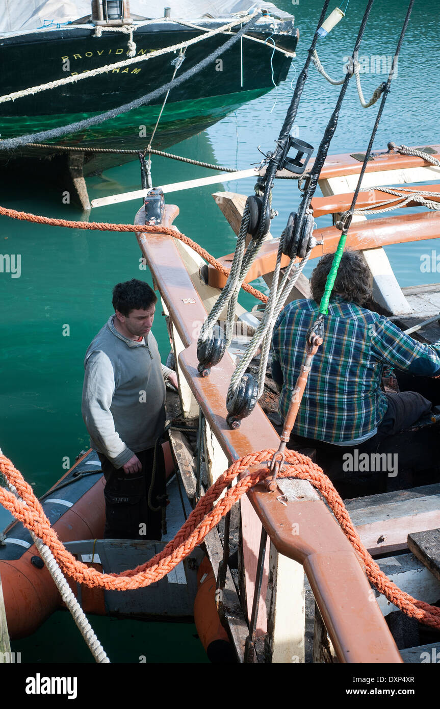 mind the edge,brixham devon,brixham, net, mesh, pot, quay, rope, port ...