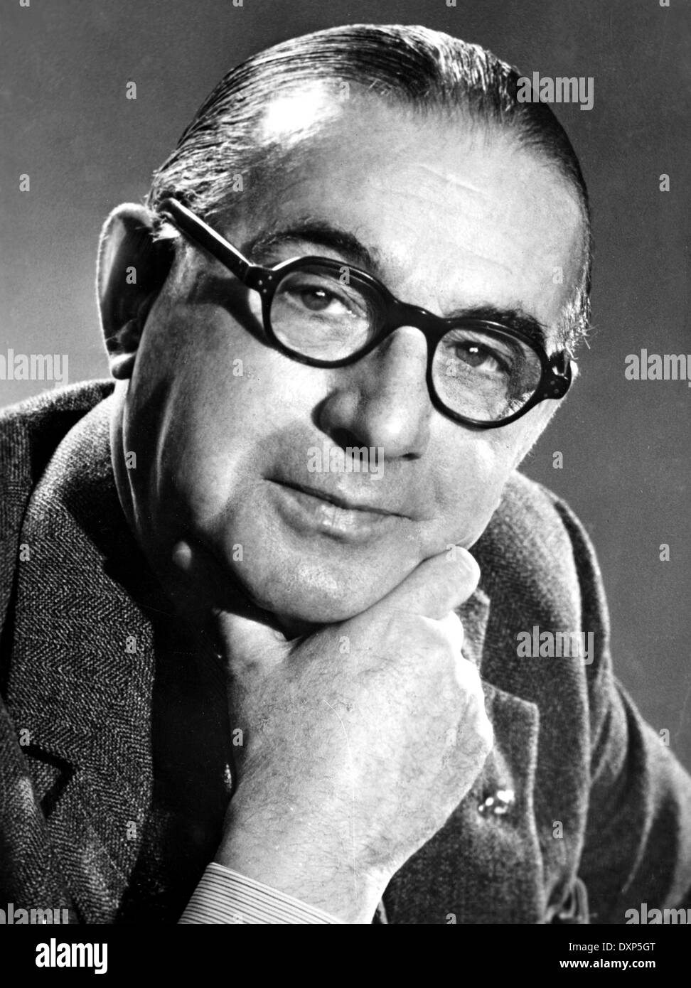 Movie theatre 1940s hi-res stock photography and images - Alamy