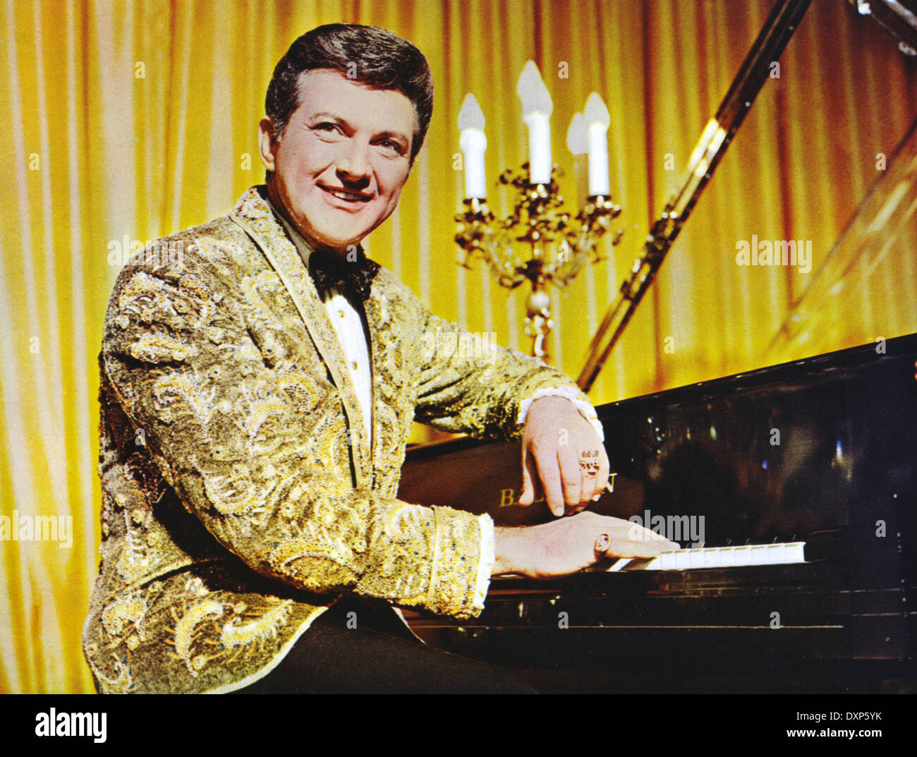 Liberace 1950s hi-res stock photography and images - Alamy