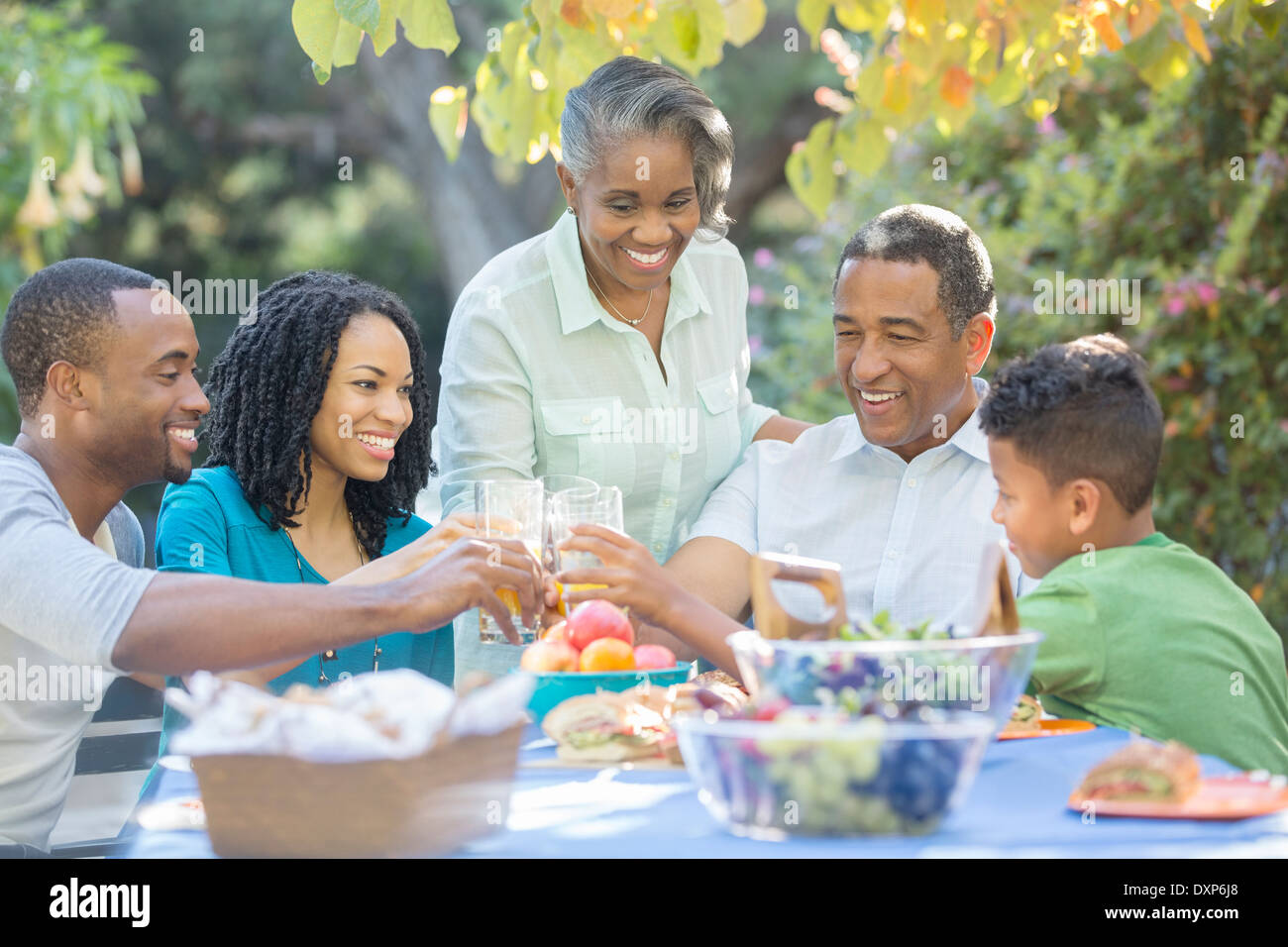 Native american family hi-res stock photography and images - Alamy