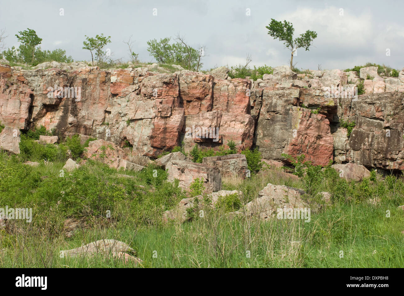 Outcropping of Sioux quartzite, Pipestone National Monument, Minnesota ...