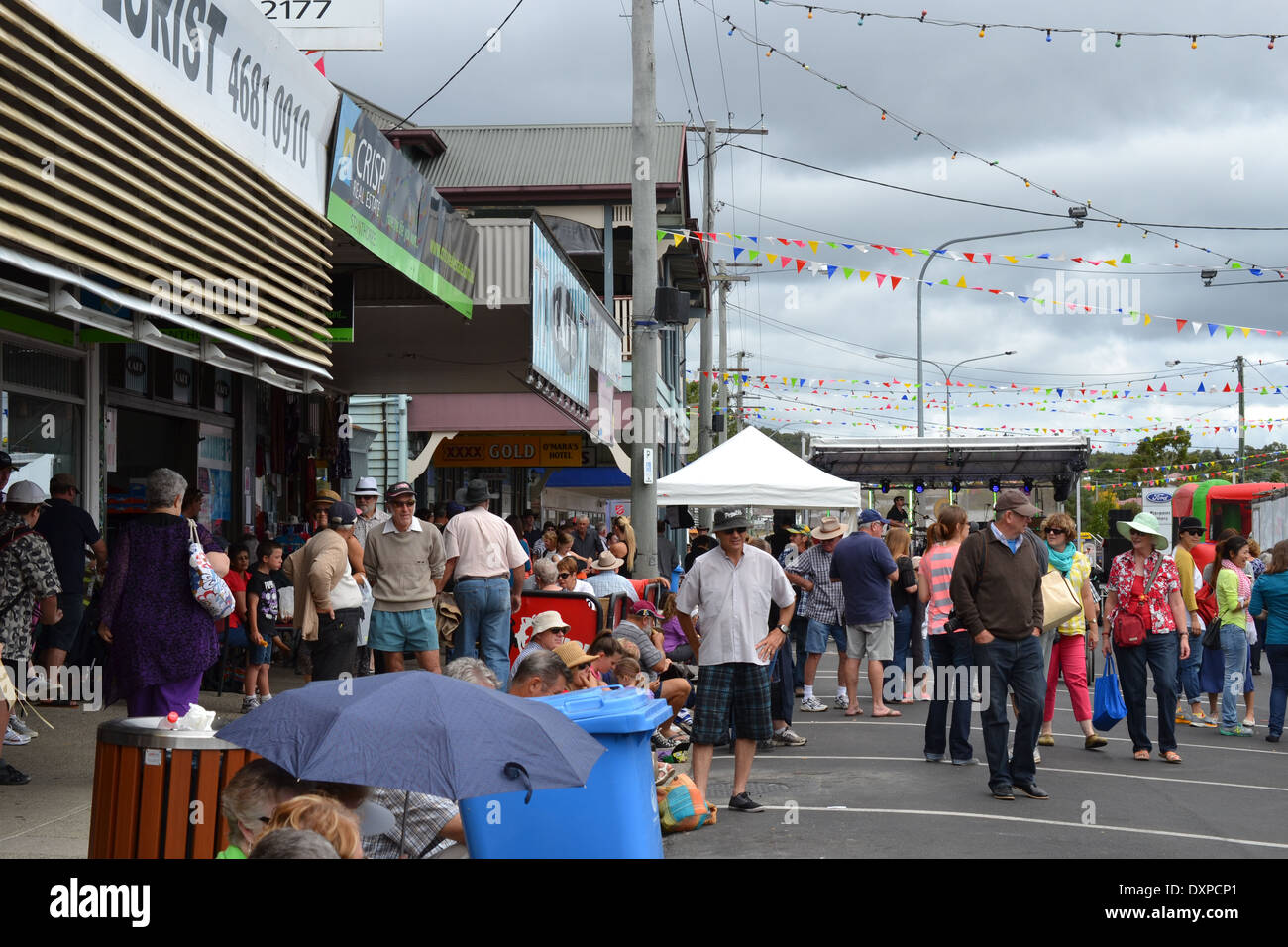 Stanthorpe Apple & Grape Harvest Festival 2014, crowd of people ...