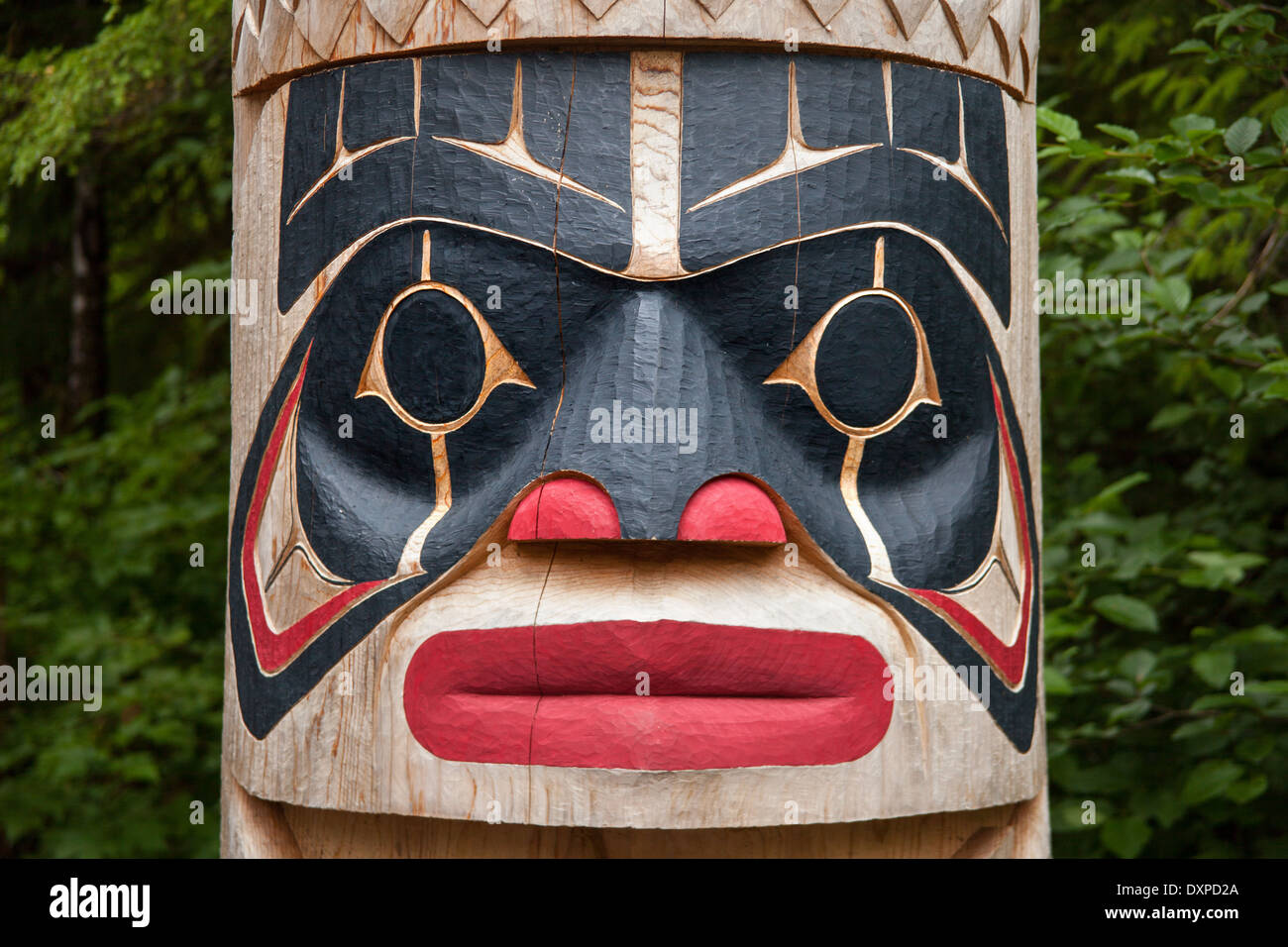 Inuit totem pole hi-res stock photography and images - Alamy