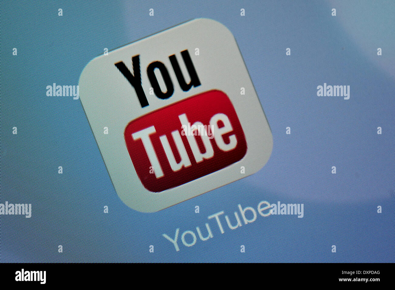 Youtube app icon on mobile hi-res stock photography and images - Alamy