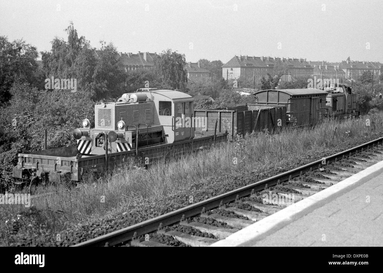 Berlin, DDR, construction train station in Schoeneweide Stock Photo - Alamy