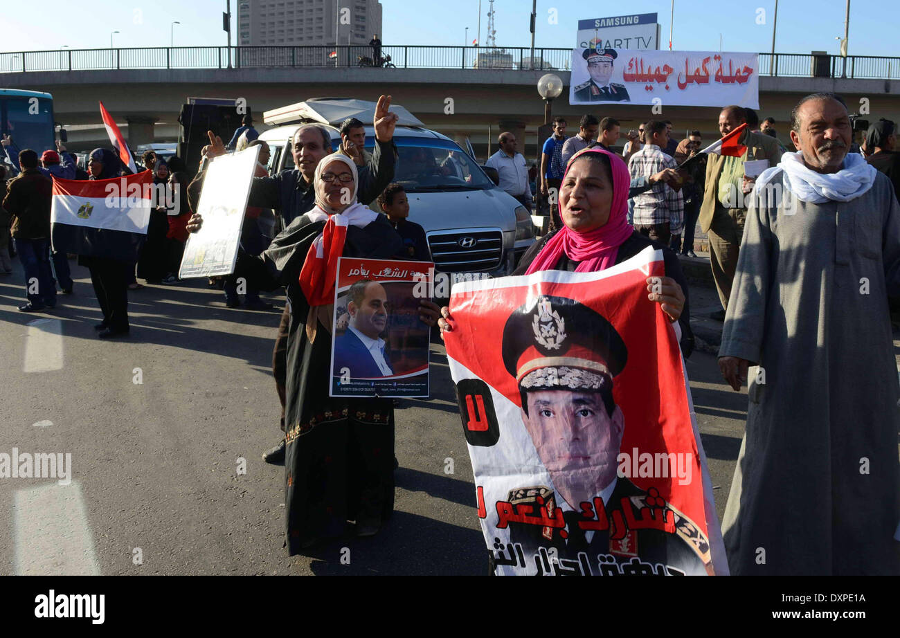 Cairo, Egypt. 28th Mar, 2014. Egyptian supporter of Former Egyptian ...