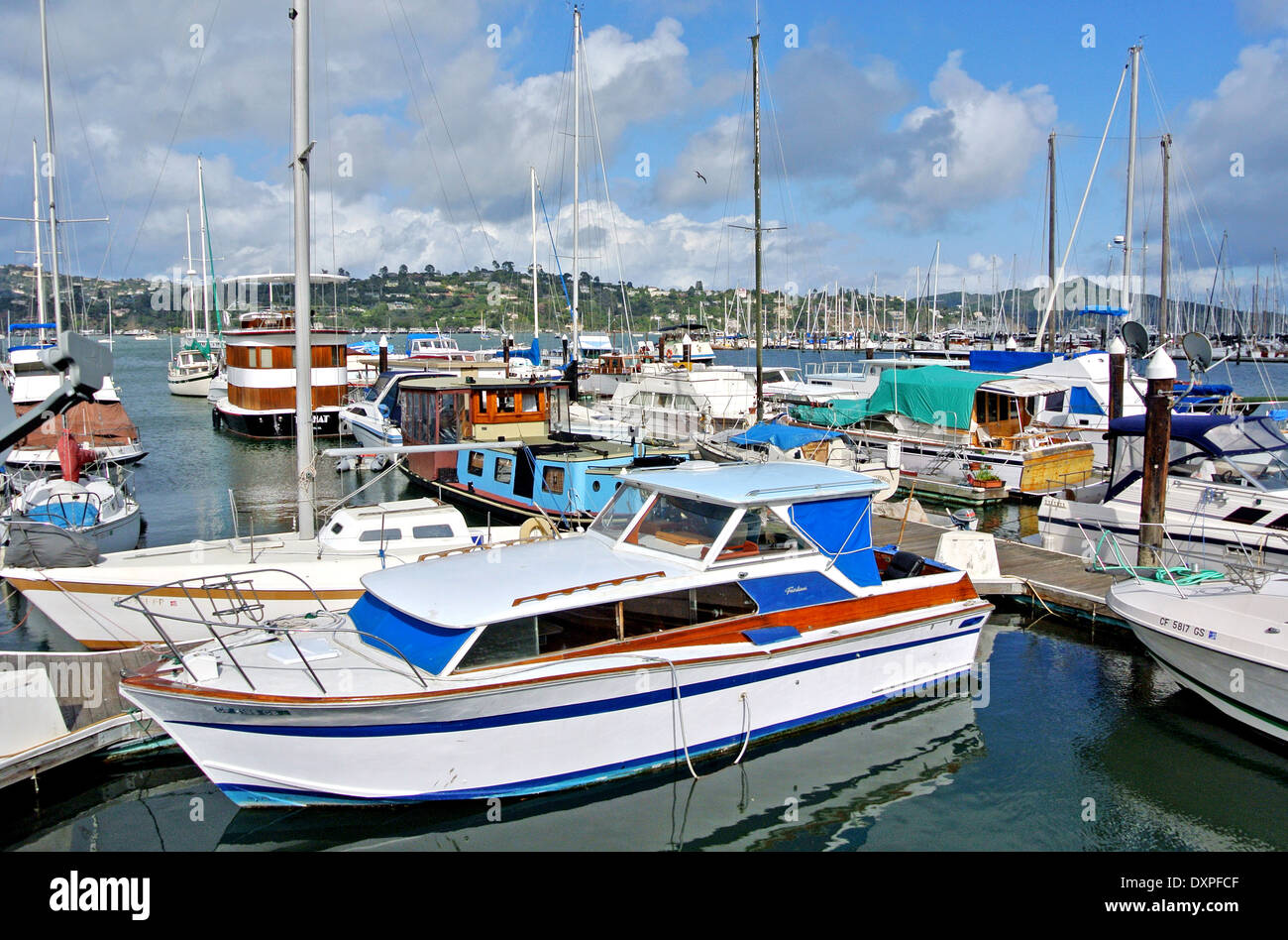 Yachts and other boats hi-res stock photography and images - Alamy