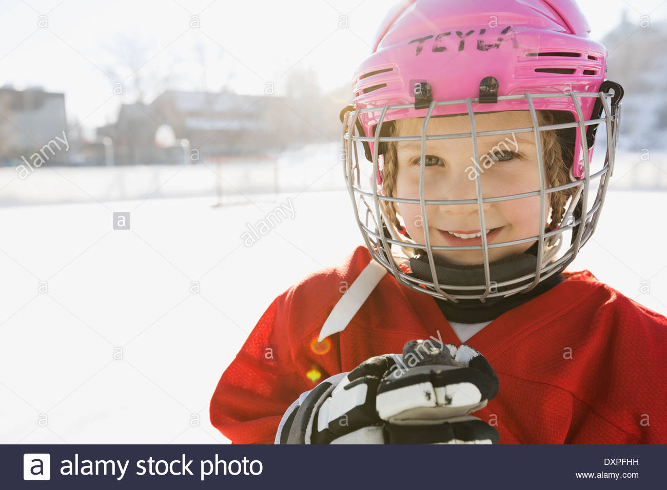 Smiling in an outdoor portrait hi-res stock photography and images - Alamy