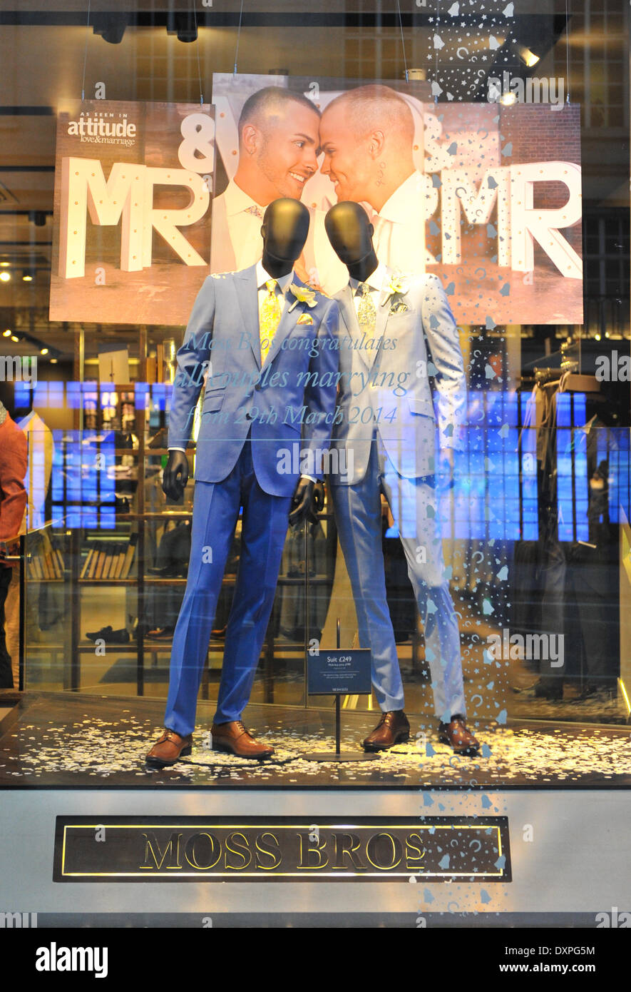 Regent Street, London, UK. 28th March 2014. Two male shop dummies and a ...