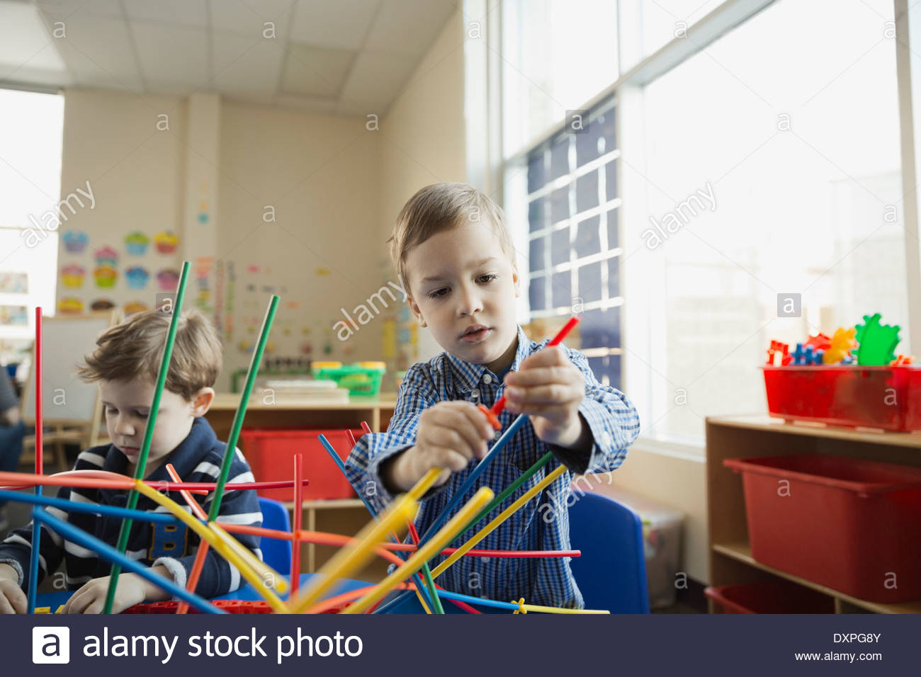 Group of children playing games hi-res stock photography and images - Alamy