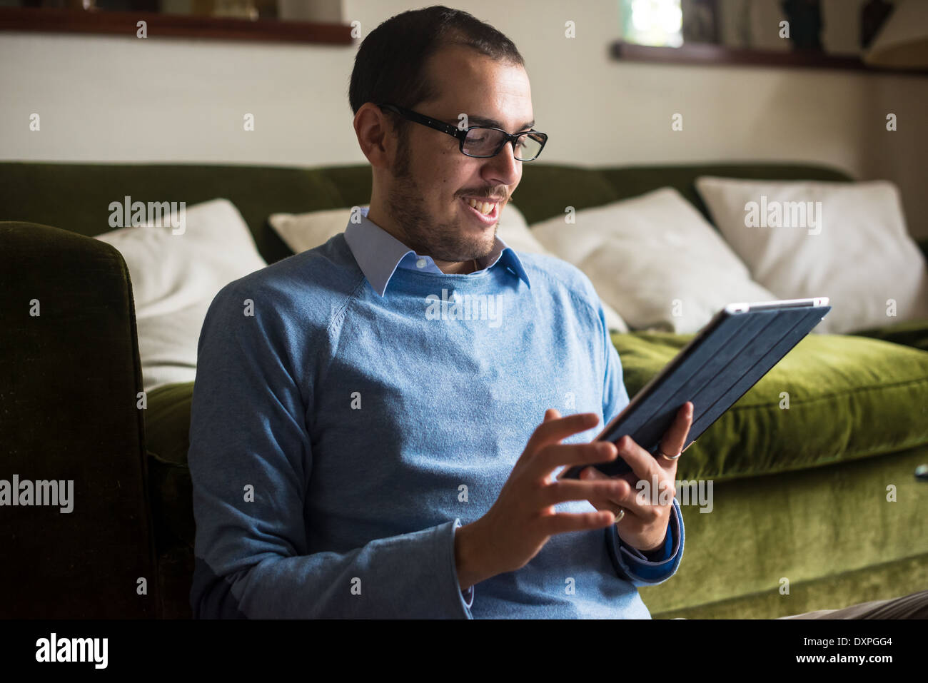 Connecting to portable devices hi-res stock photography and images - Alamy
